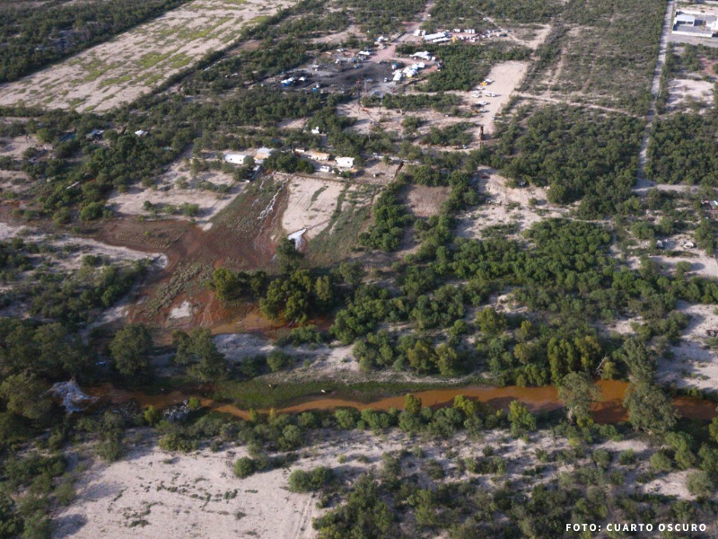 El Río Sabinas, en Coahuila, se pintó de naranja - IMER Noticias
