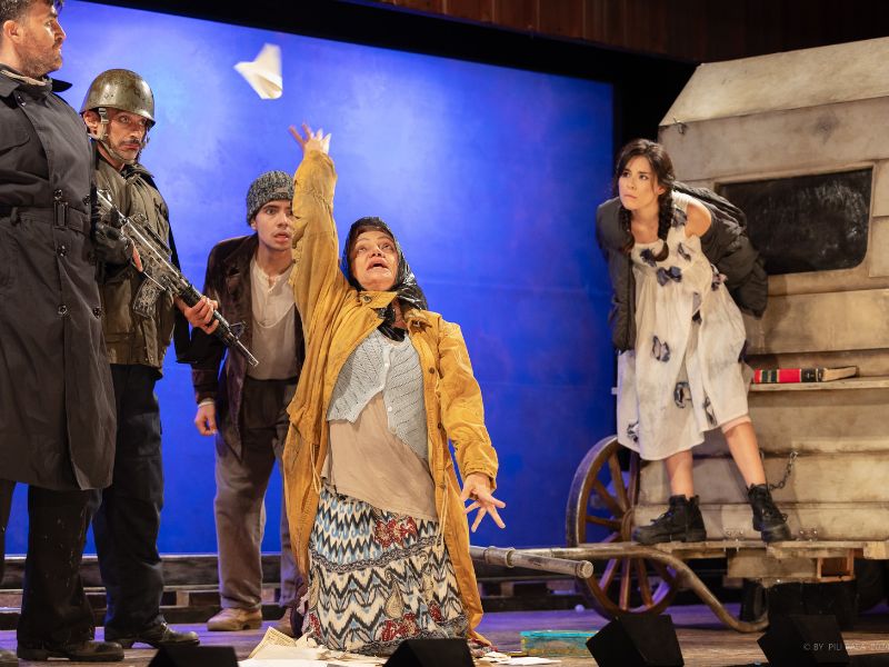 'Madre coraje y sus hijos', una obra que expone la normalización de las ...